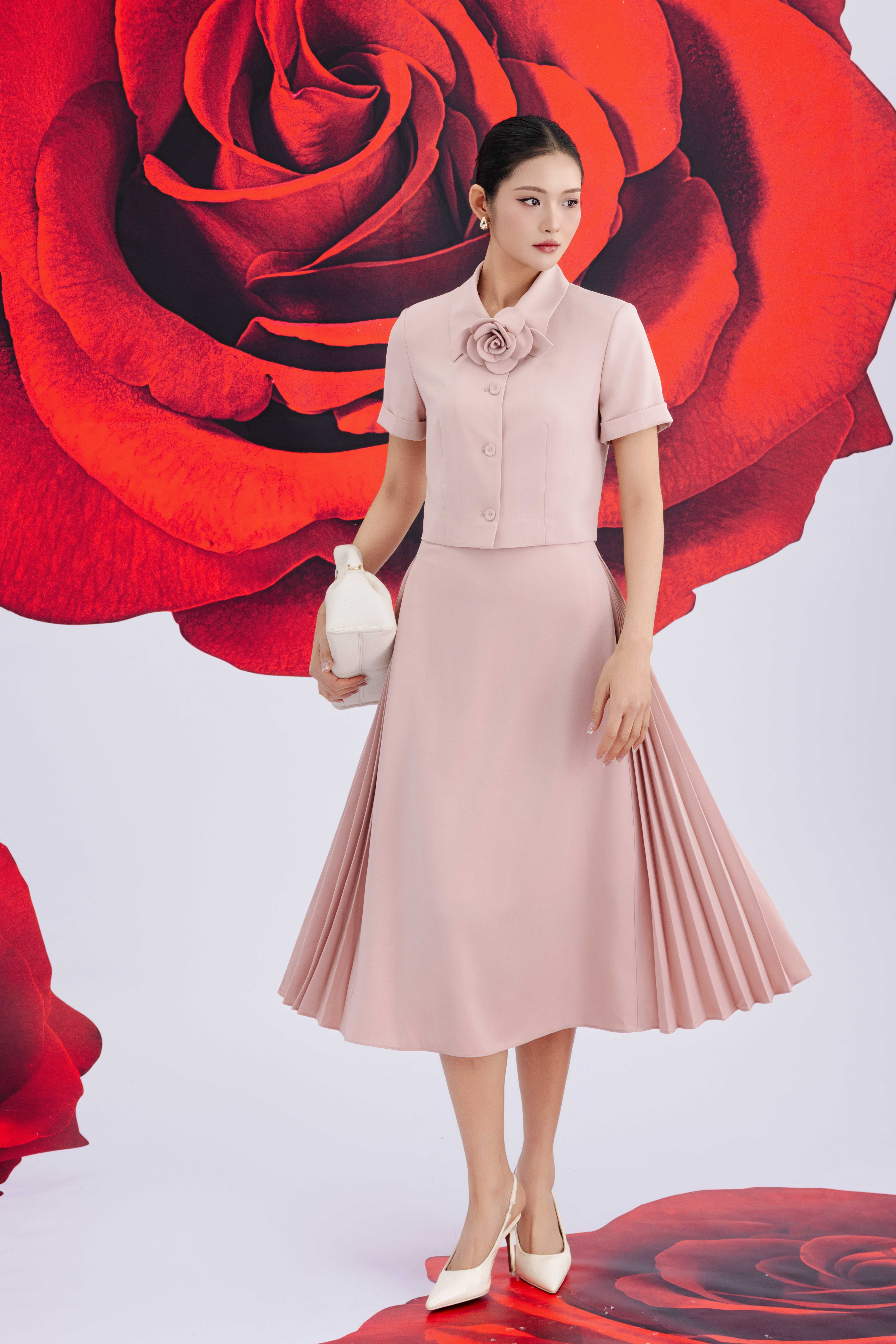 Áo nữ - Salmon Woven Blouse With Flower